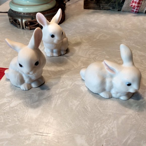 Unmarked | Accents | 3 Vintage White Ceramic Bunny Rabbit Figurines ...